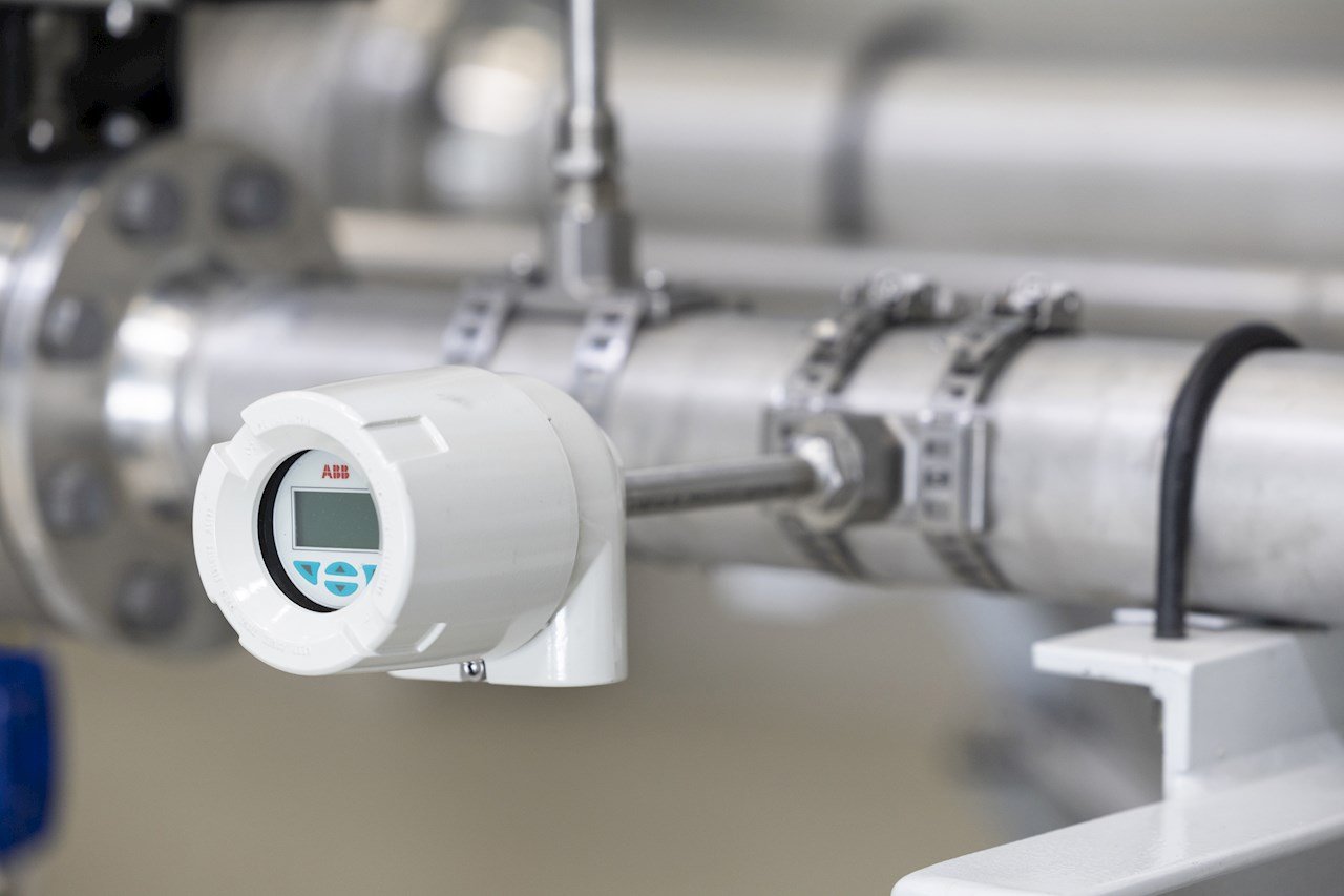 ABB Releases Noninvasive Temperature Sensor With SIL2 Certification - News