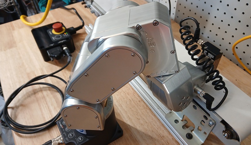 Creating and Running a Robot Program for a Meca500 - Technical Articles