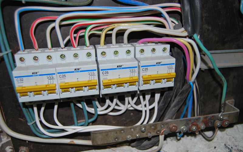 Breaking the Mold: PULS Releases New Electronic Circuit Breakers - News