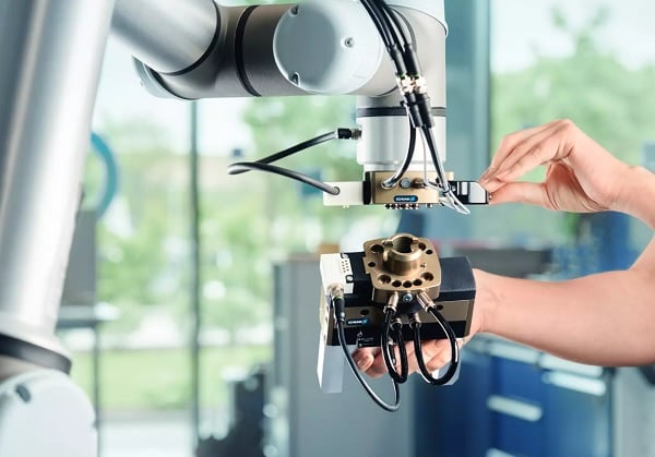 SCHUNK’s New CMS Adapter System Boosts Flexibility in End Effectors - News