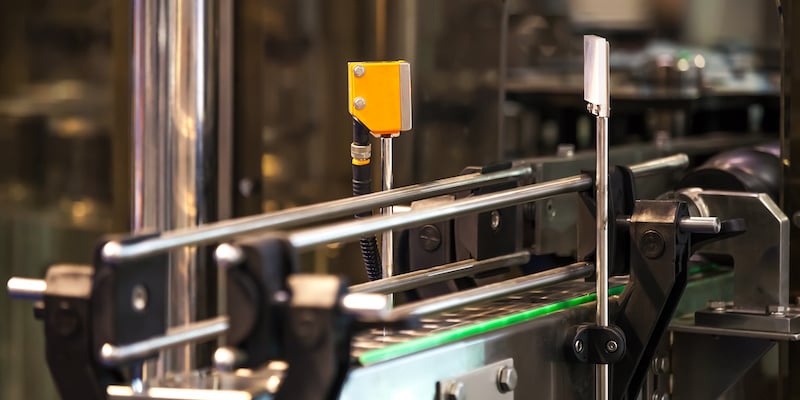 A Look Inside the Circuit Construction of an NPN and PNP Sensor ...
