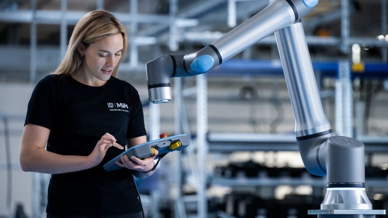 Universal Robots Debuts UR15 Cobot To Accelerate Factory Automation - News